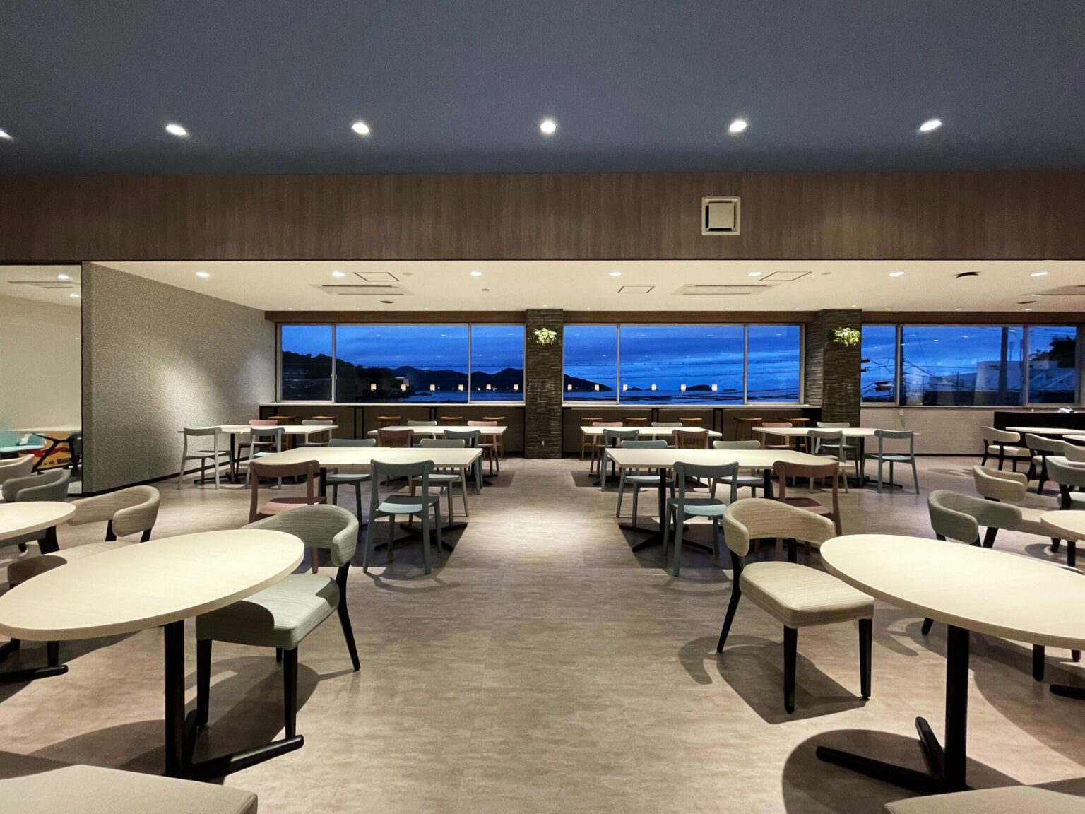 おしゃれな社員食堂デザインのアイデア｜ランチを楽しくする家具の導入事例15選 | 飲食店家具・オフィス家具・ホテル家具 ・キッズ家具・店舗家具 ...